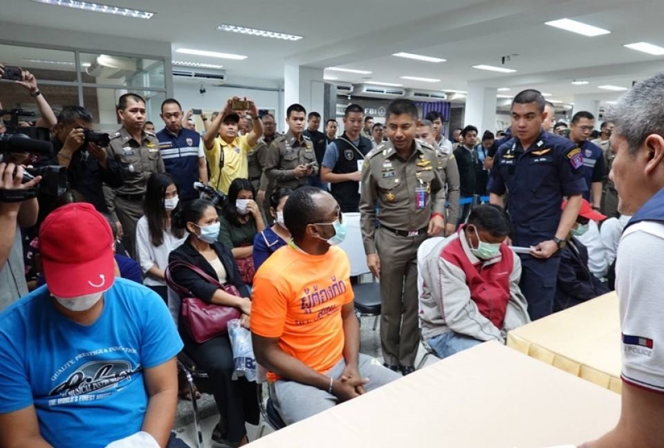 Big Joke Arrests Corrupt Thai Immigration Officers Issuing Fake Stamps ...